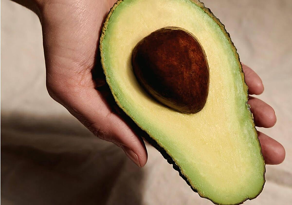 ¿Es realmente el aguacate un superalimento? Mitos y verdades de esta fruta tropical | Las Provincias